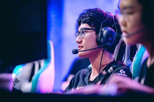 Knight谈对线Faker：选艾克是因为生死局，招牌英雄输了也不亏_操作