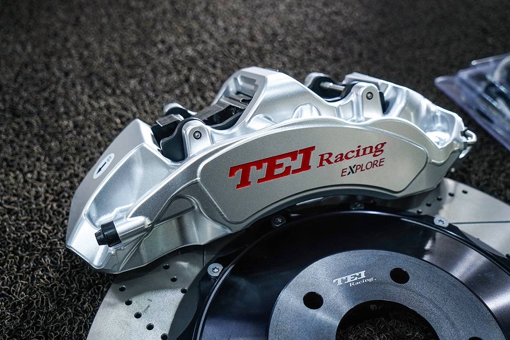 红旗HS5前轮改装TEI Racing竞技版高性能S60六活塞卡钳刹车套装_搜狐汽车_搜狐网