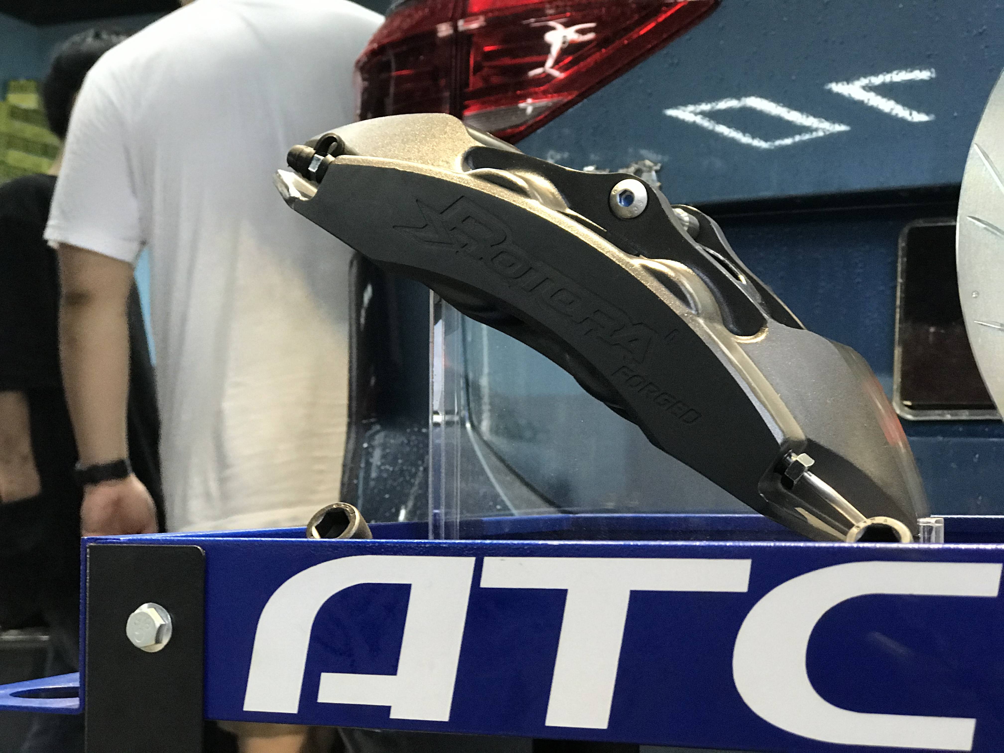 大众途安L改装Rotora刹车 大四活塞卡钳RF403磨砂灰定制版(前轮)；_搜狐汽车_搜狐网