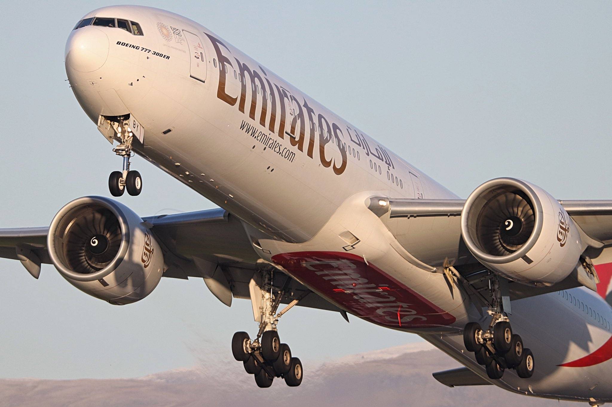 【波音777】近距离带你看波音777起降瞬间-搜狐大视野-搜狐新闻