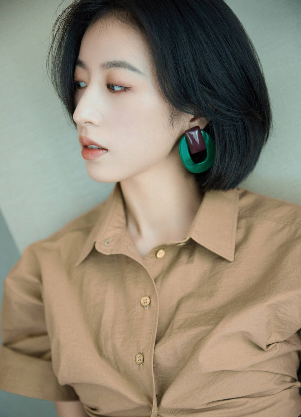 周雨彤酷飒写真释出 身材优越尽显摩登时髦范儿-搜狐大视野-搜狐新闻