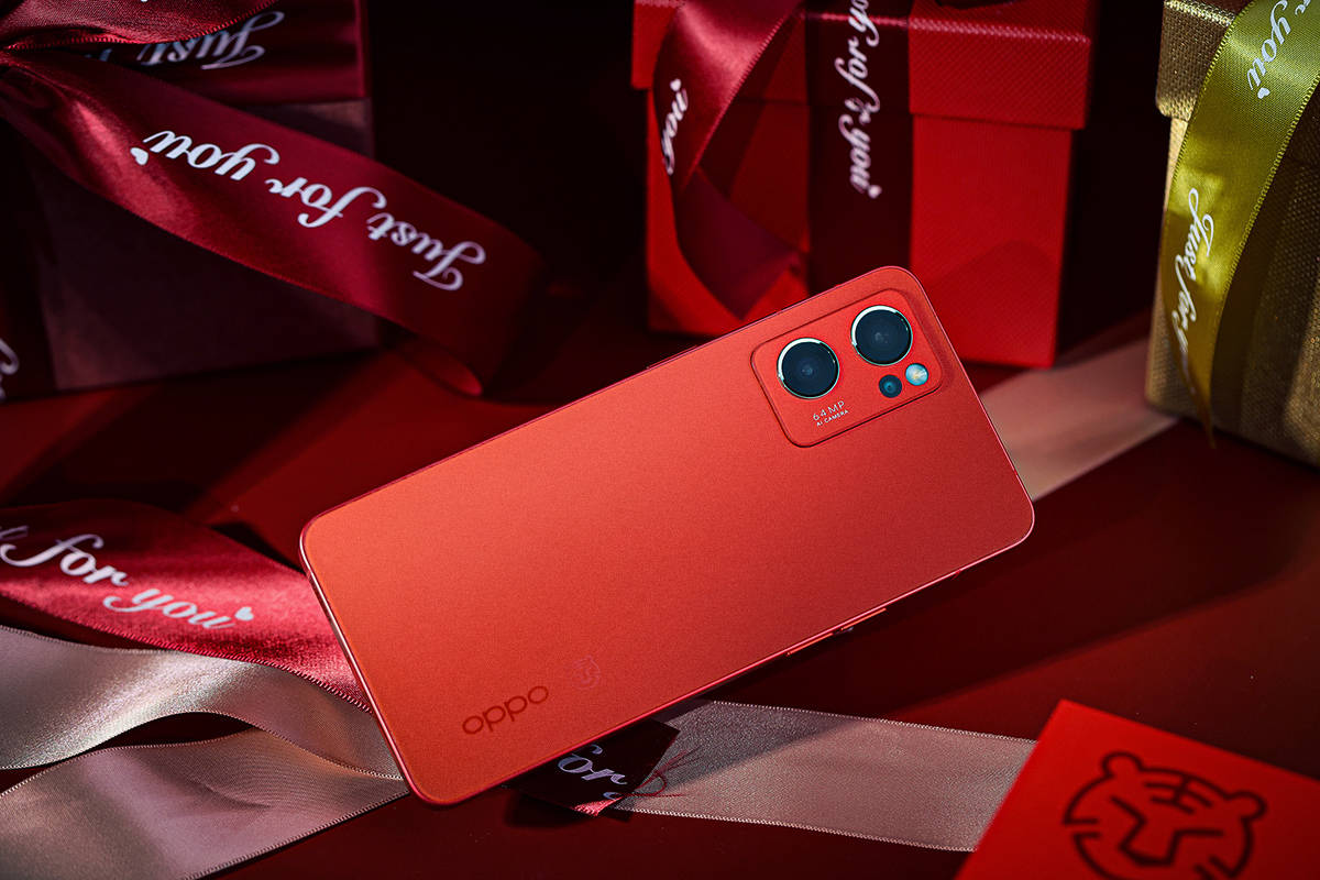 极具质感的正红色OPPO Reno7红丝绒新年版外观图赏-搜狐大视野-搜狐新闻