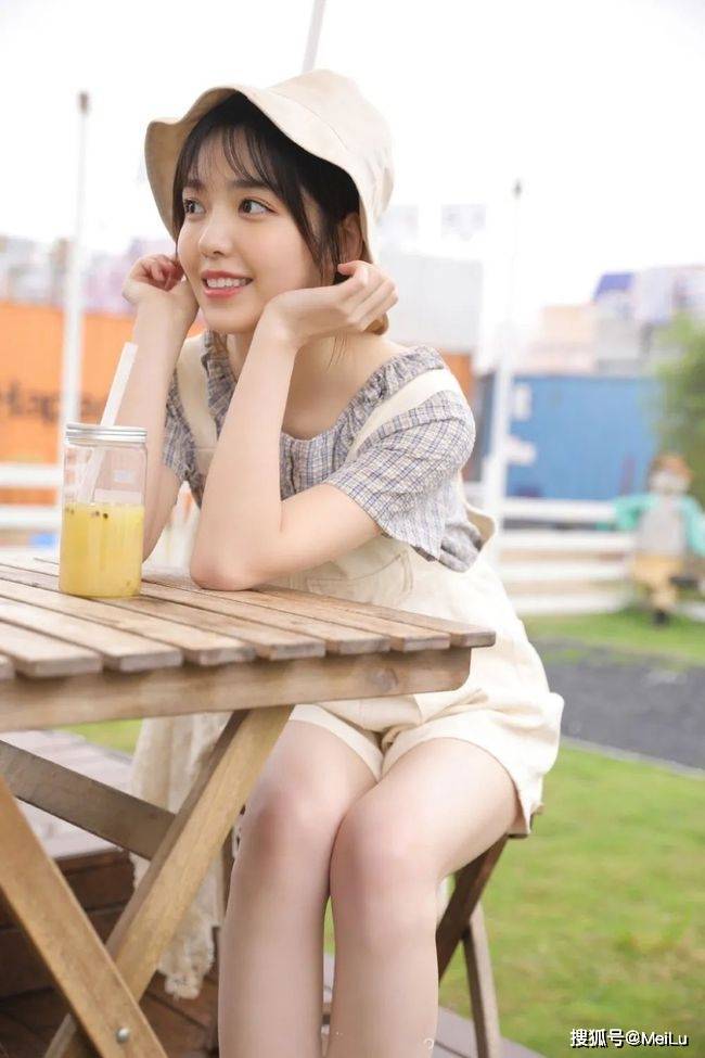 文艺甜美少女，休闲清纯 搜狐大视野 搜狐新闻