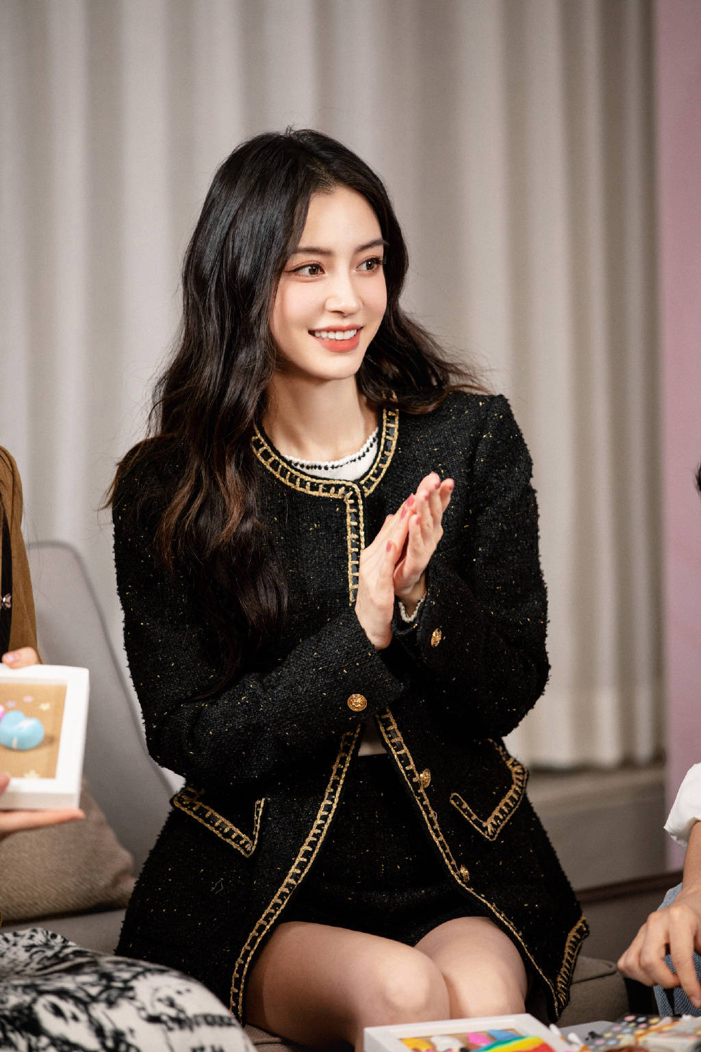 Angelababy直播造型美照释出 面露甜笑优雅迷人-搜狐大视野-搜狐新闻