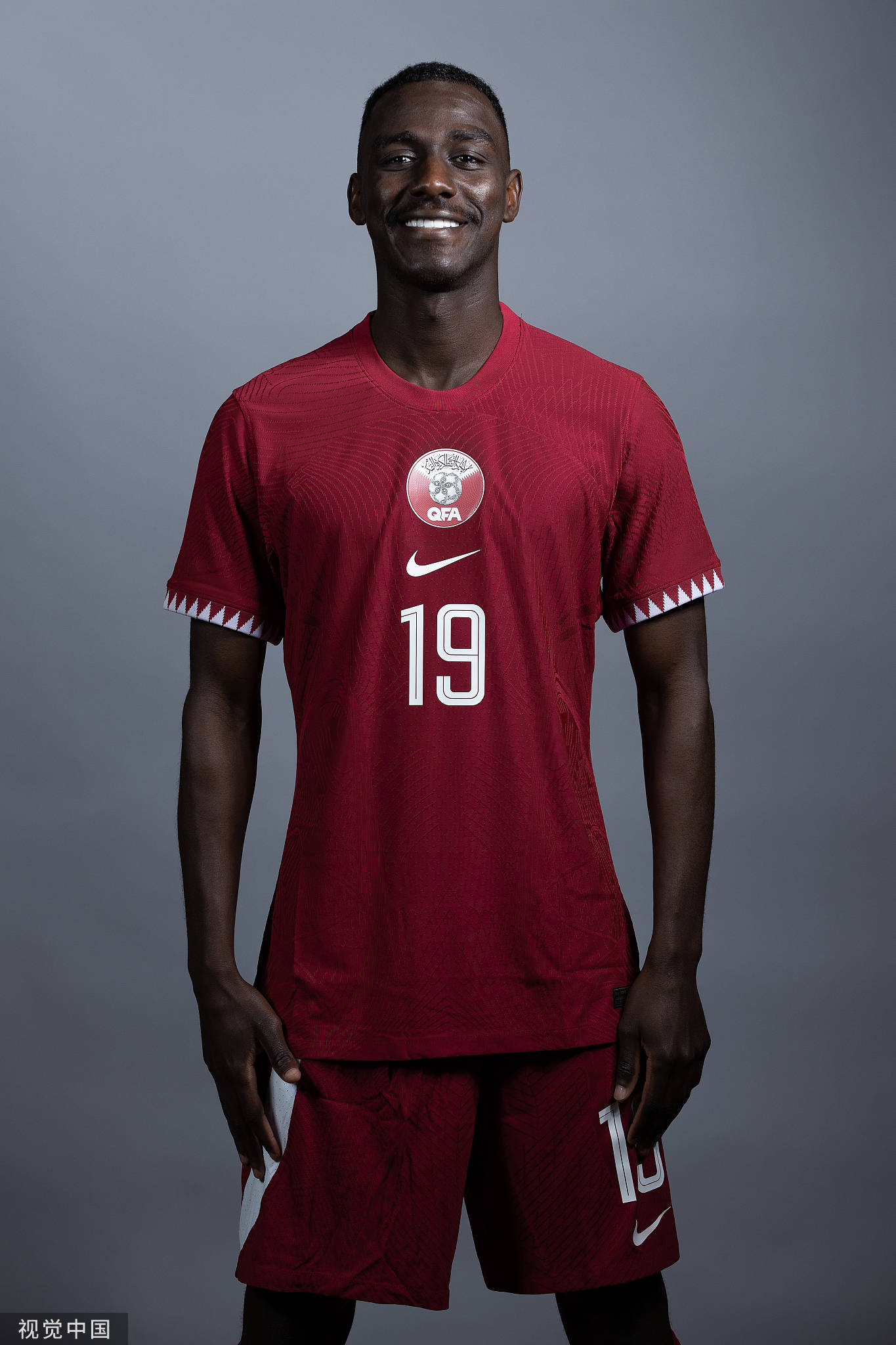 高清图：2022卡塔尔世界杯 卡塔尔队拍摄官方写真-搜狐大视野-搜狐新闻