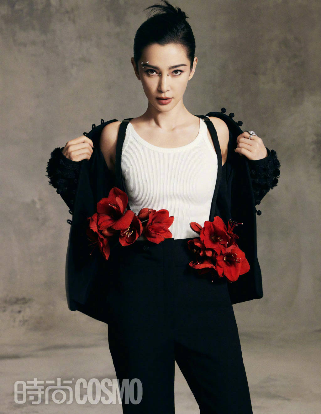 李冰冰穿抹胸裙秀好身材 繁花做裙裾优雅又冷冽-搜狐大视野-搜狐新闻