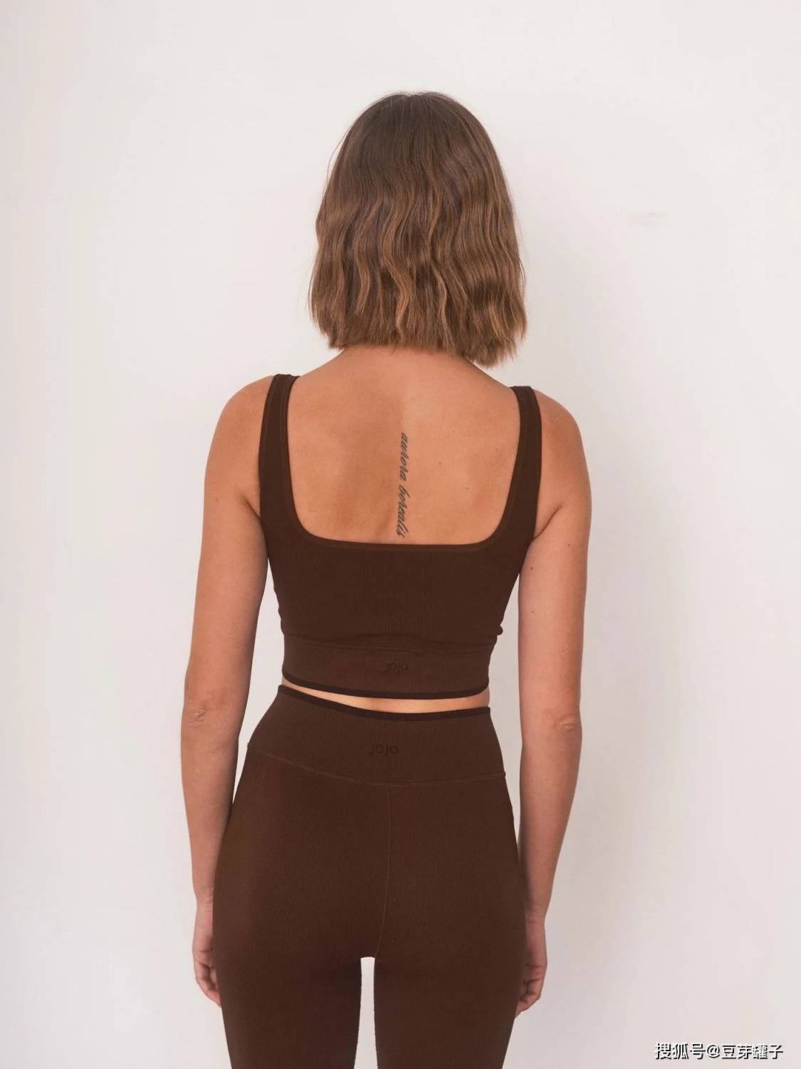 丹麦超模Josephine Skriver，身材匀称，健康性感-搜狐大视野-搜狐新闻