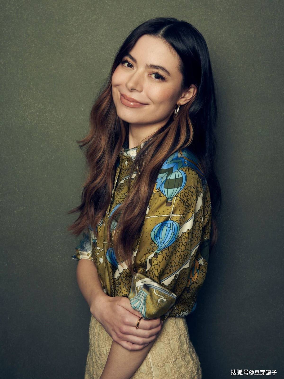 知名女星miranda cosgrove，身材匀称，美腿修长-搜狐大视野-搜狐新闻