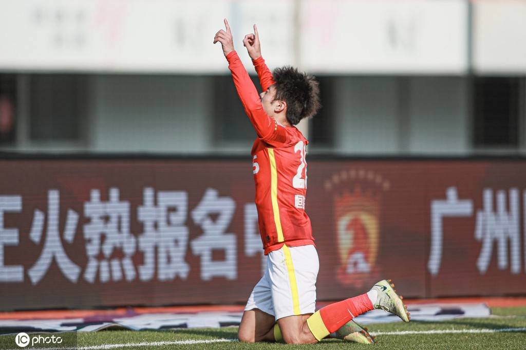 高清：广州队vs国安 众将开心庆祝进球 搜狐大视野 搜狐新闻