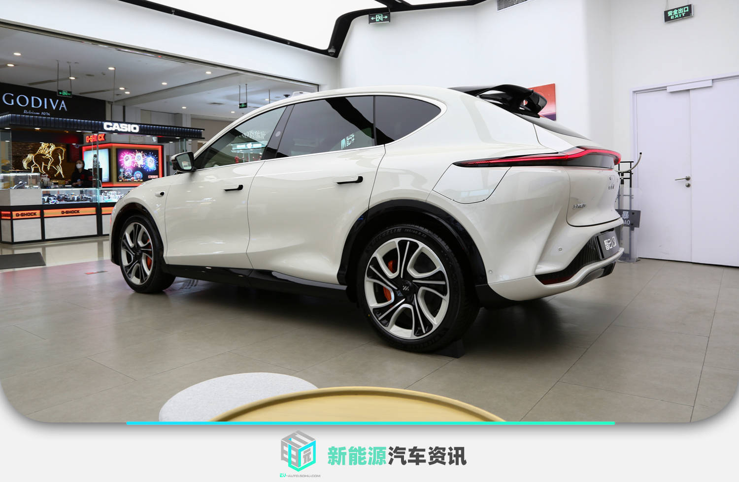 预售价格35万元起/今年中旬正式交付 智己LS7到店实拍_搜狐汽车_搜狐网