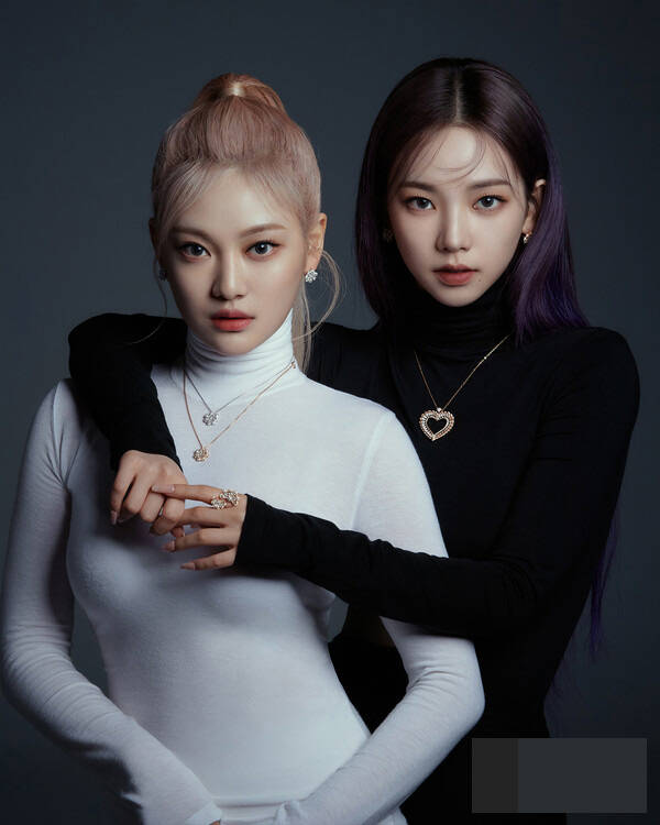 aespa拍早春宣传写真造型素雅 凸显细节精致美-搜狐大视野-搜狐新闻