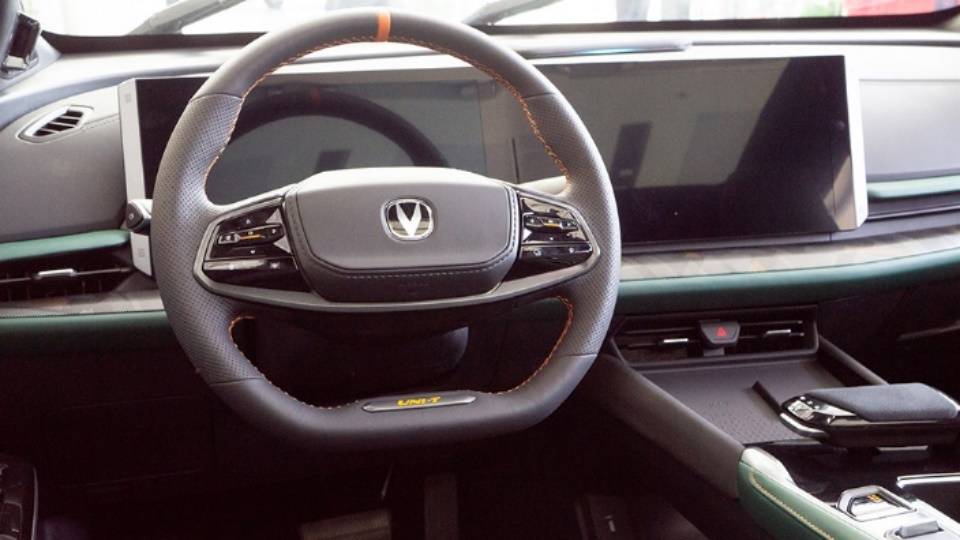 到店实测：15万级燃油SUV，用上8155的长安UNI-T最智能？_搜狐汽车_搜狐网