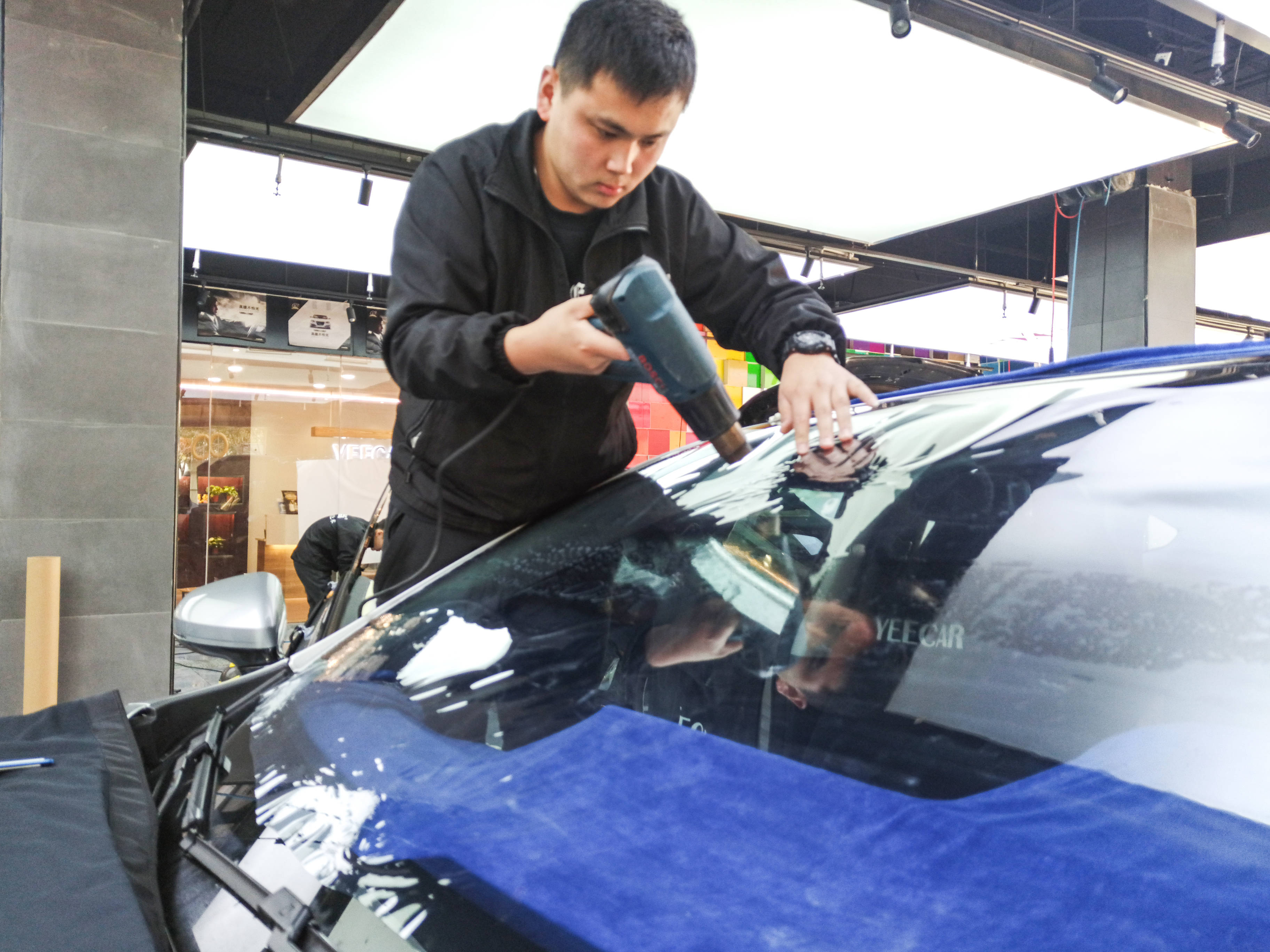 小鹏P7施工YEECAR案例：前档A80+侧后挡A15-搜狐大视野-搜狐新闻