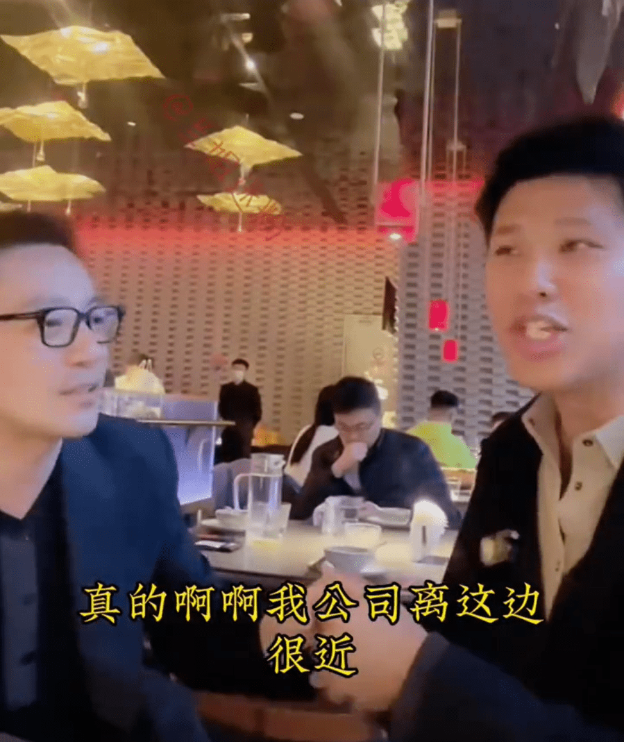 汪小菲葛斯齐同框直播 二人握手热聊化干戈为玉帛 搜狐大视野 搜狐新闻