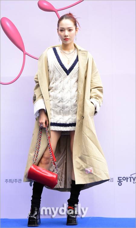 朴诗妍VIVIZ等艺人出席2023F/W首尔时装周-搜狐大视野-搜狐新闻