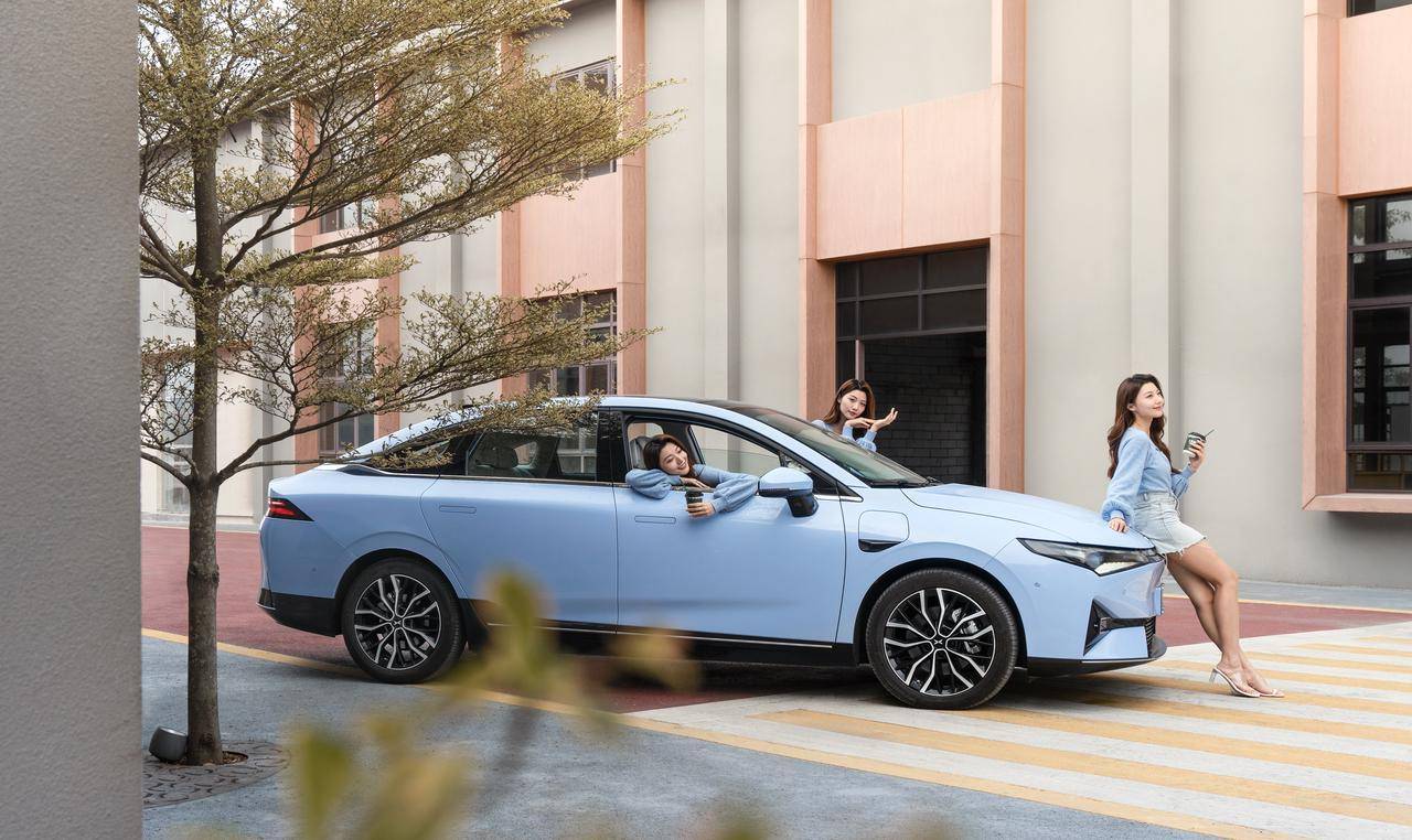 城市NGP功能在深圳开放 小鹏P5迎整车OTA升级_搜狐汽车_搜狐网