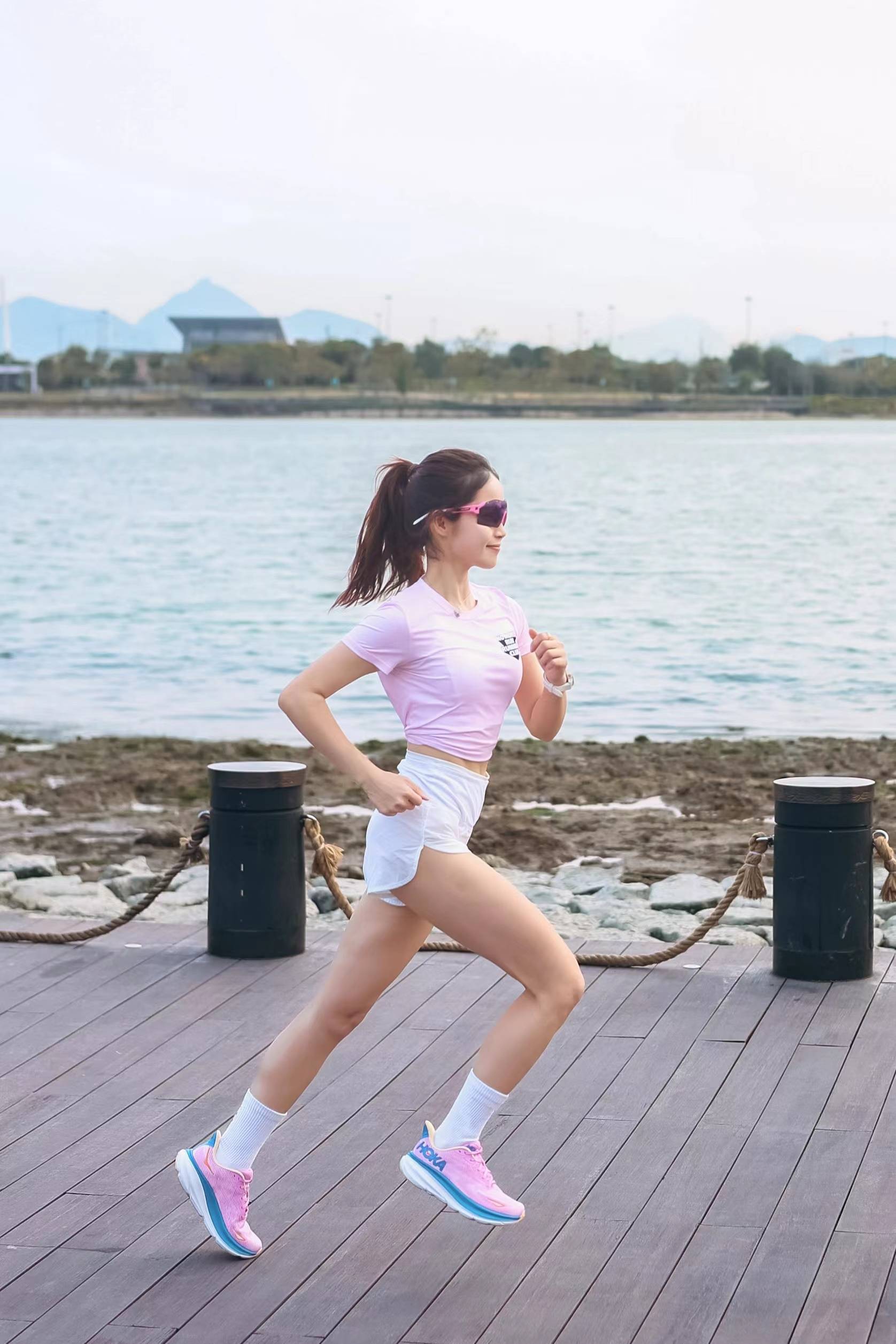 看看蓝天，拥抱大海，享受跑步的快感-搜狐大视野-搜狐新闻