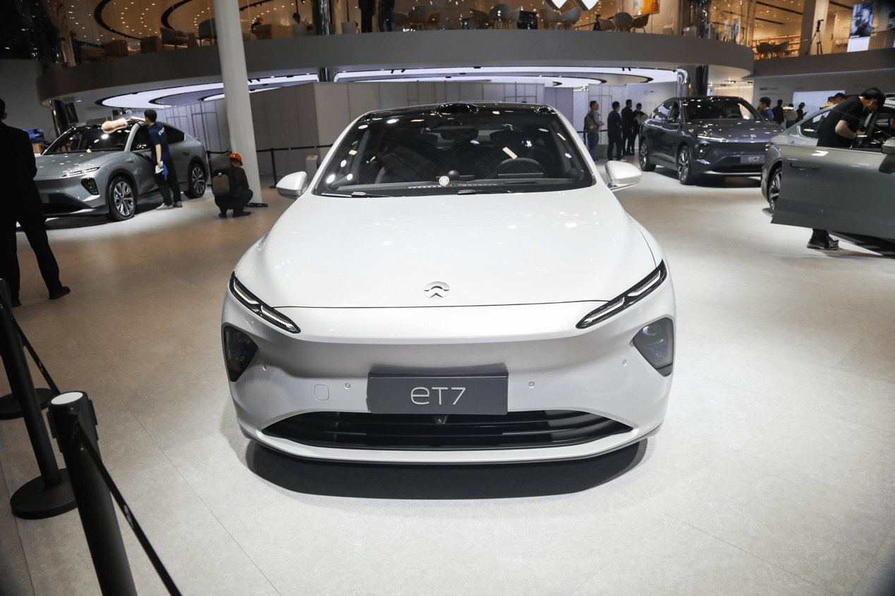 对比蔚来ET7，岚图追光才是高端豪华轿车新王者？_搜狐汽车_搜狐网