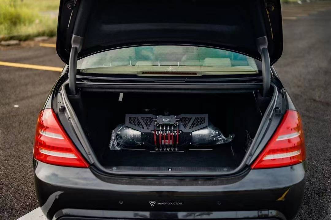 奔驰W211改装AIRBFT气动避震超低姿态泰库辣_搜狐汽车_搜狐网