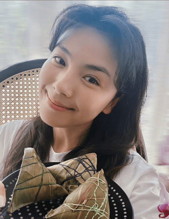 刘涛手拿粽子自拍送端午祝福 素颜出镜状态好-搜狐大视野-搜狐新闻