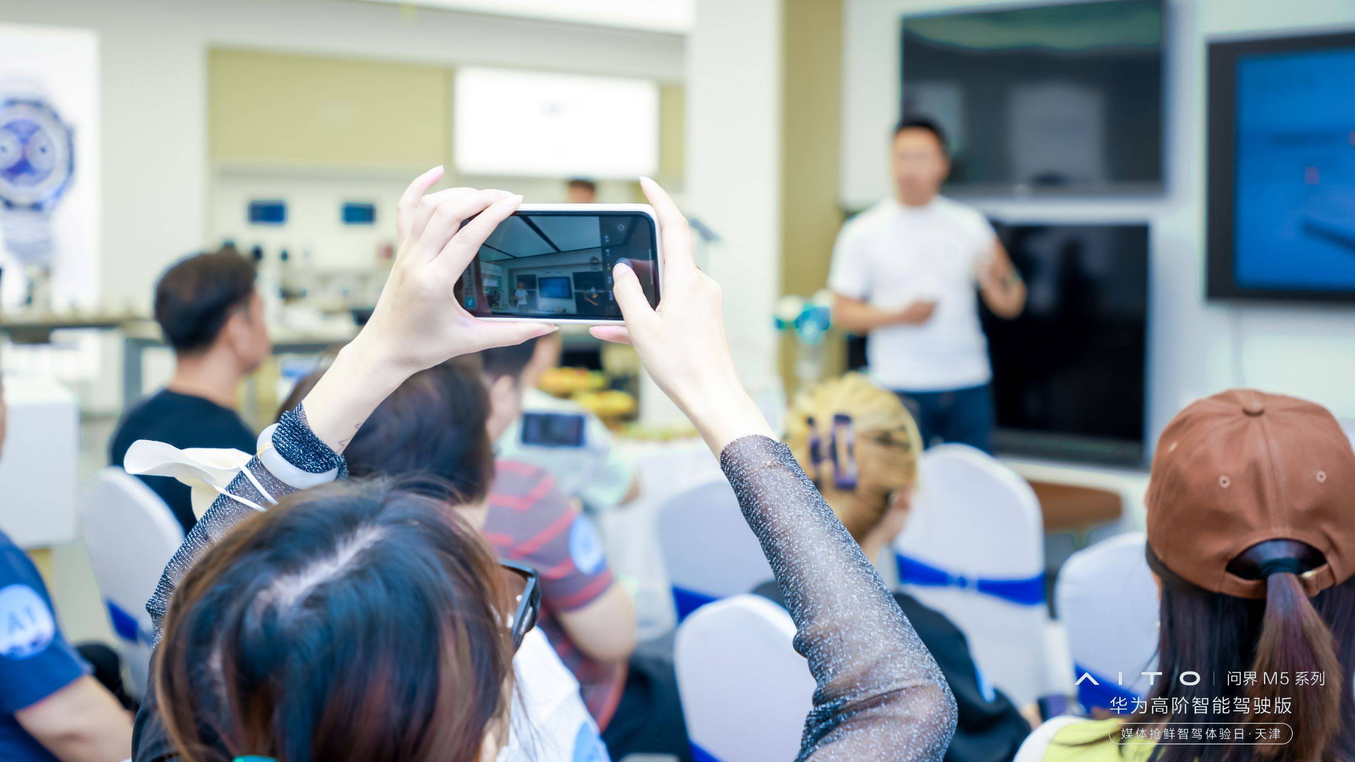 AITO 问界M5 NCA智驾领航辅助，天津高速悠然开！_搜狐汽车_搜狐网