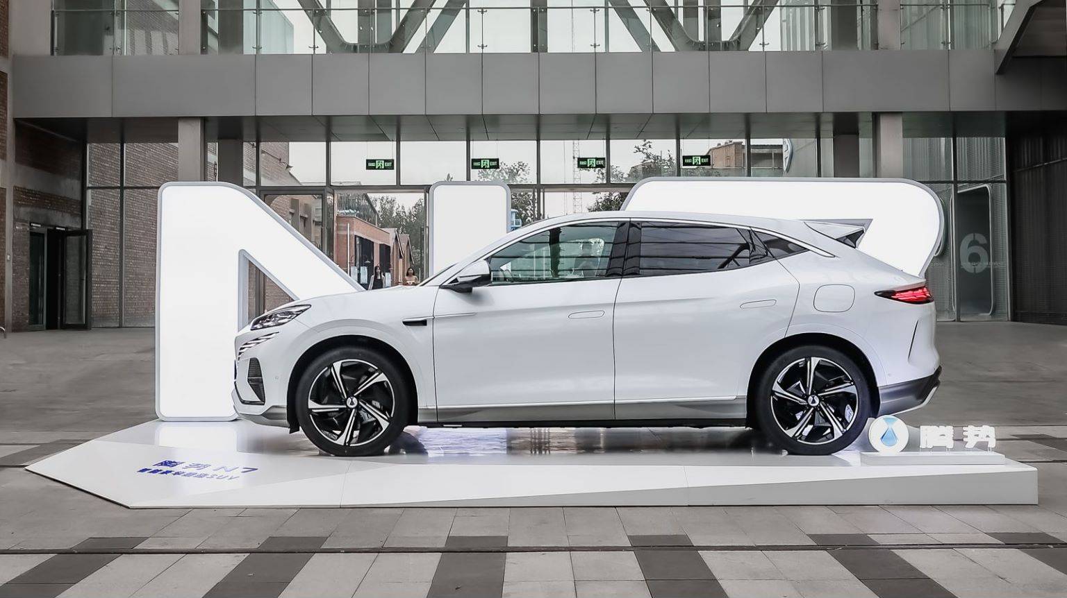 24小时订单11687辆，顶配变标配，腾势又一款新车型破圈了_搜狐汽车_搜狐网