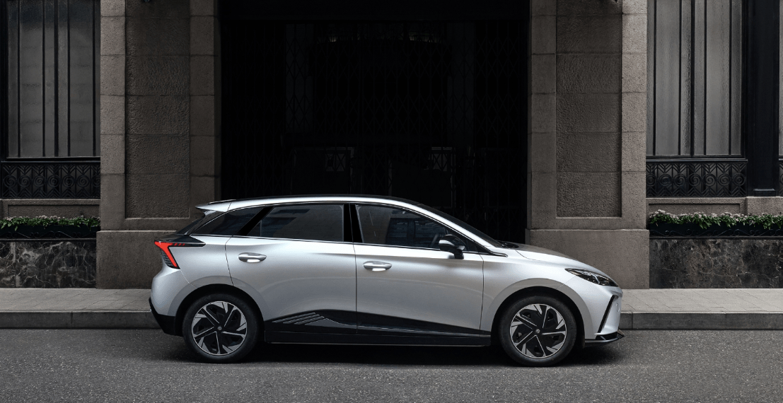 选比亚迪海豚还是它？名爵MG4 EV出海冠军版上市，优惠后11.58万元_搜狐汽车_搜狐网