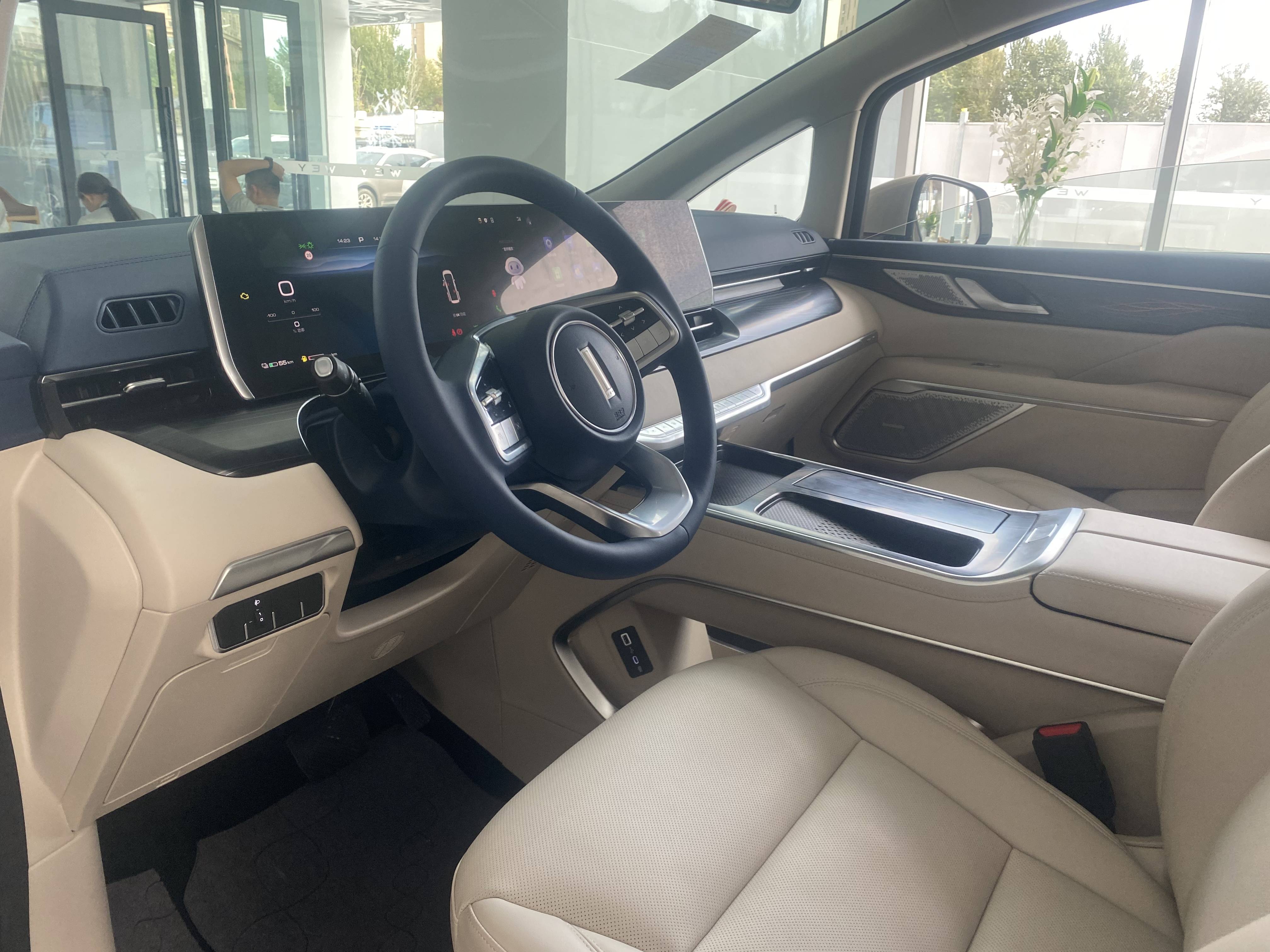 一款豪华MPV 吉林帅通4S店抢先实拍高山DHT-PHEV_搜狐汽车_搜狐网