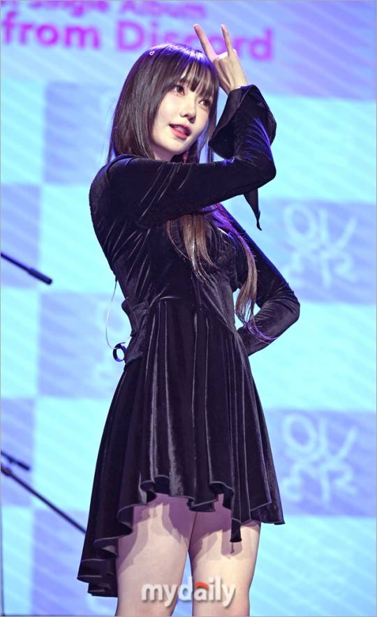 又有新plmm可以看啦！女团QWER举行出道单曲发布会-搜狐大视野-搜狐新闻