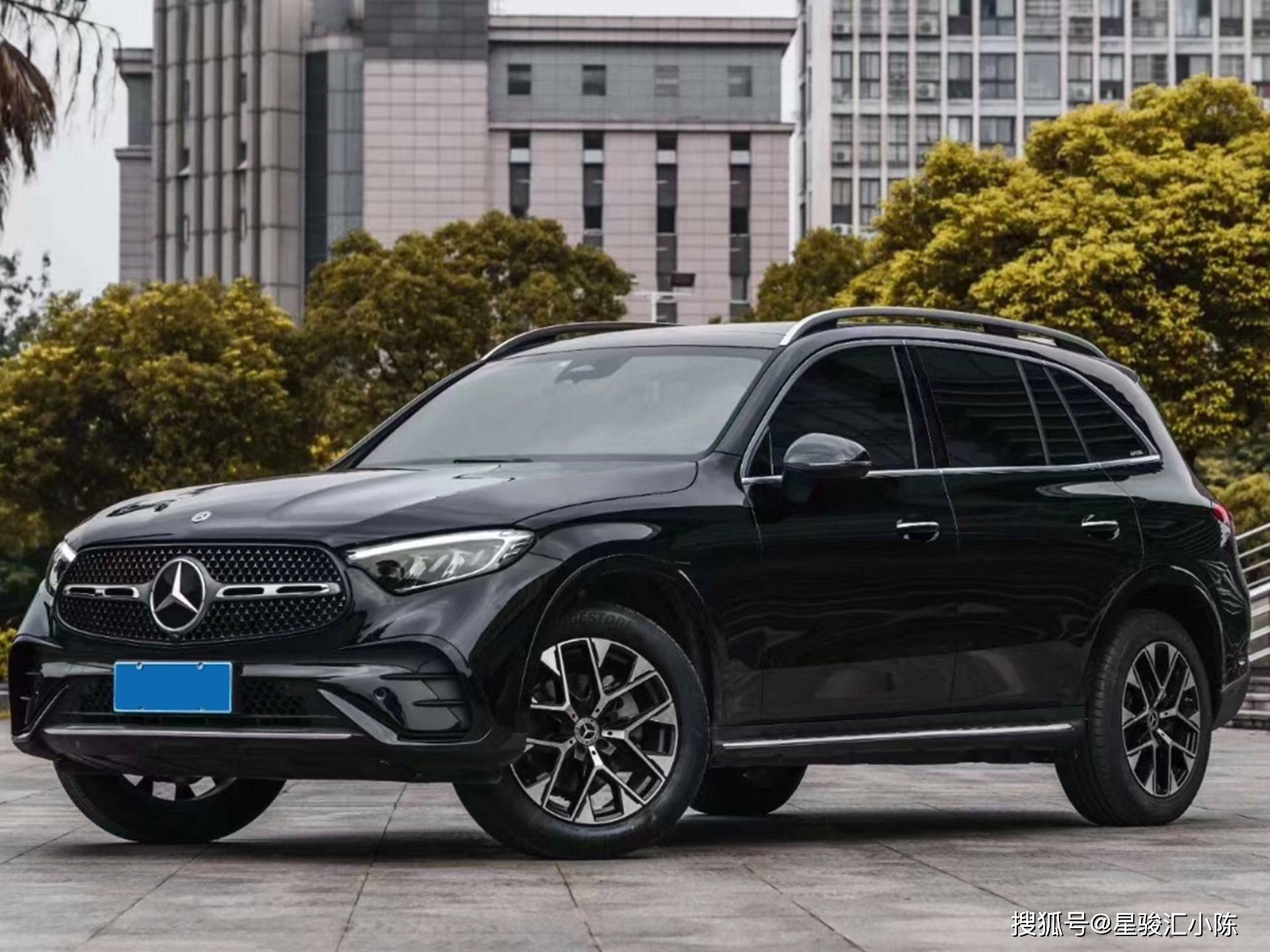 2023年款奔驰GLC260L加装原厂360度全景影像，上帝视角3D视图_搜狐汽车_搜狐网