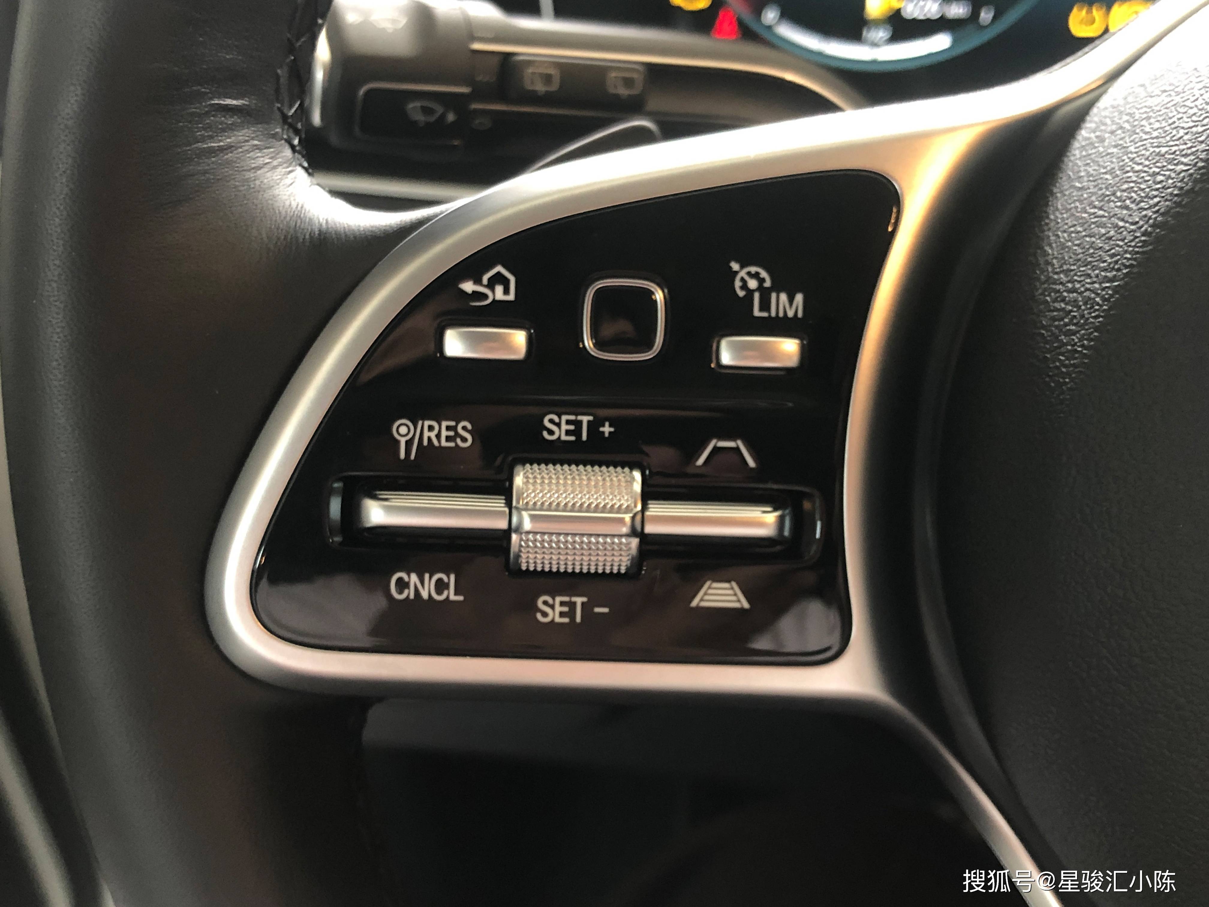 奔驰新款GLS450加装升级23P智能驾驶辅助，HUD抬头显示功能效果分享_搜狐汽车_搜狐网