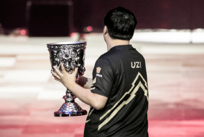 Perkz对话Uzi：你退役之后，下一个统治下路的ADC选手将会是我！_比赛