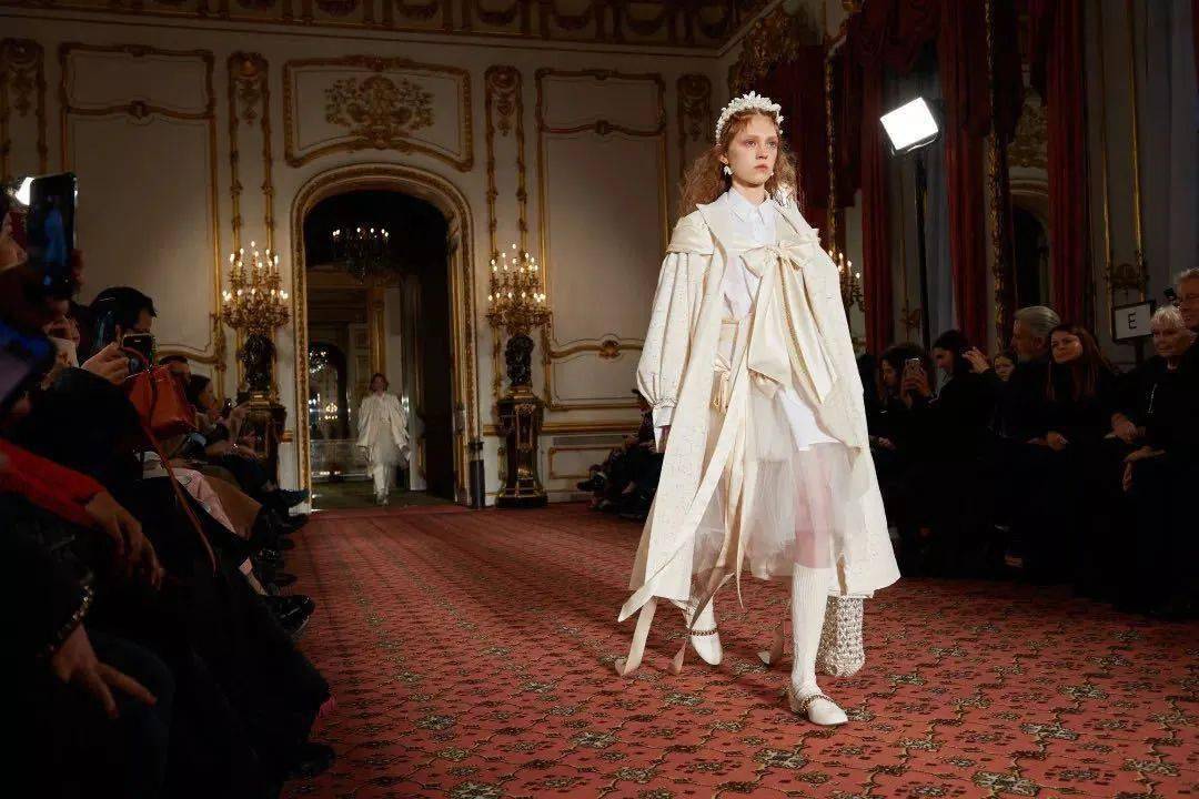 Simone Rocha｜朋克仙女的浪漫主义-搜狐大视野-搜狐新闻