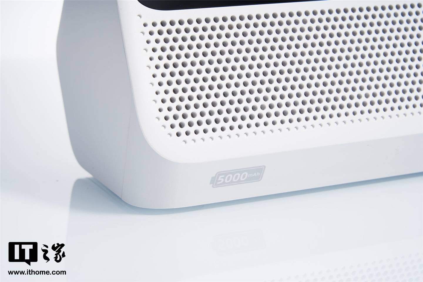 天猫精灵 CC10 电池版 / CC MINI 体验：智慧家庭生活新中心_屏幕