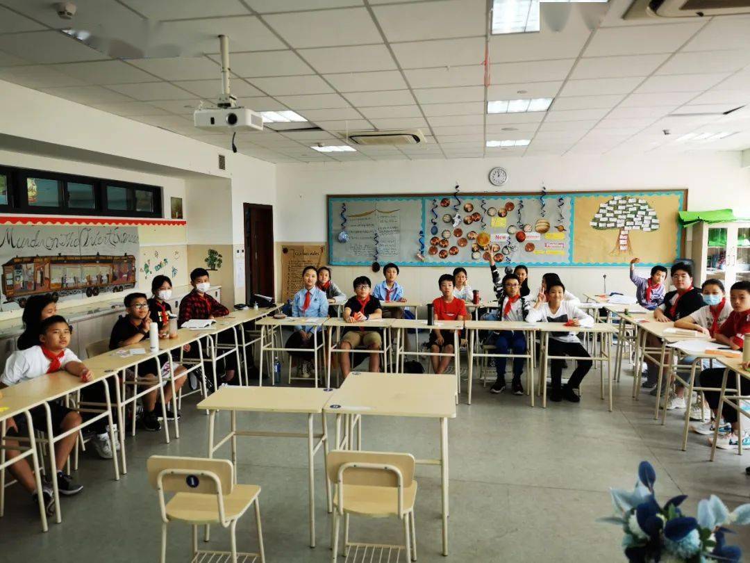 【金彩校园】金山杭州湾双语学校：HBBSS秋季义卖会_教育