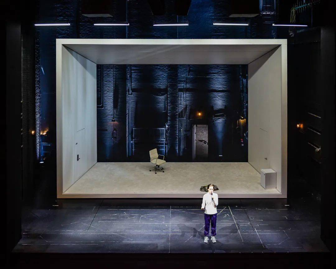 “格”出多重空间，Chloe Lamford的几何舞台-搜狐大视野-搜狐新闻