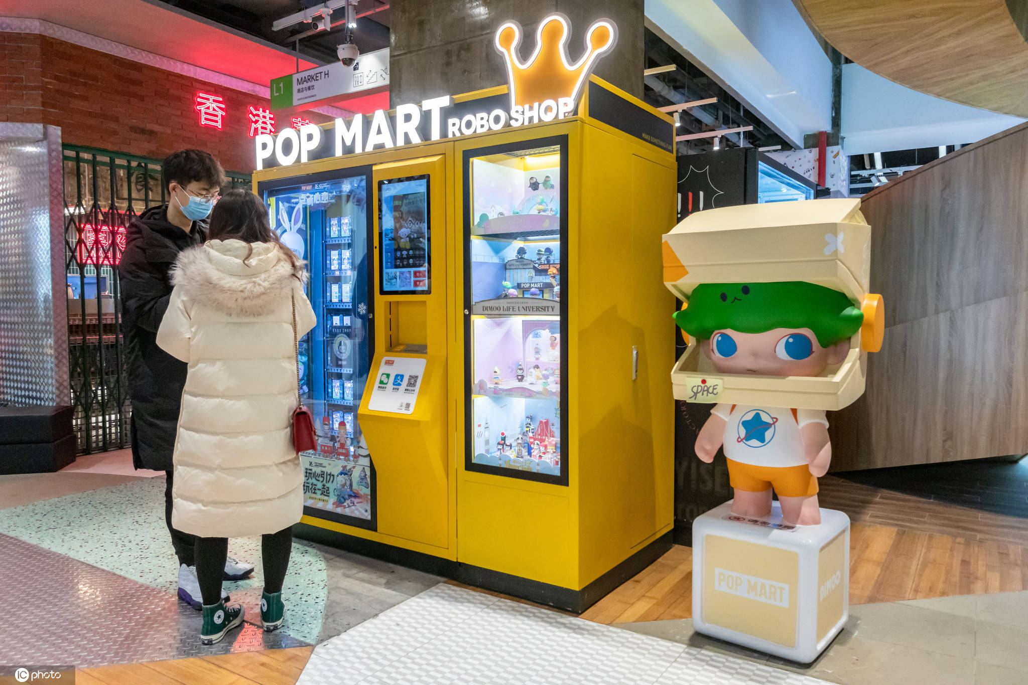 POPMART盲盒持续受年轻人追捧_玛特