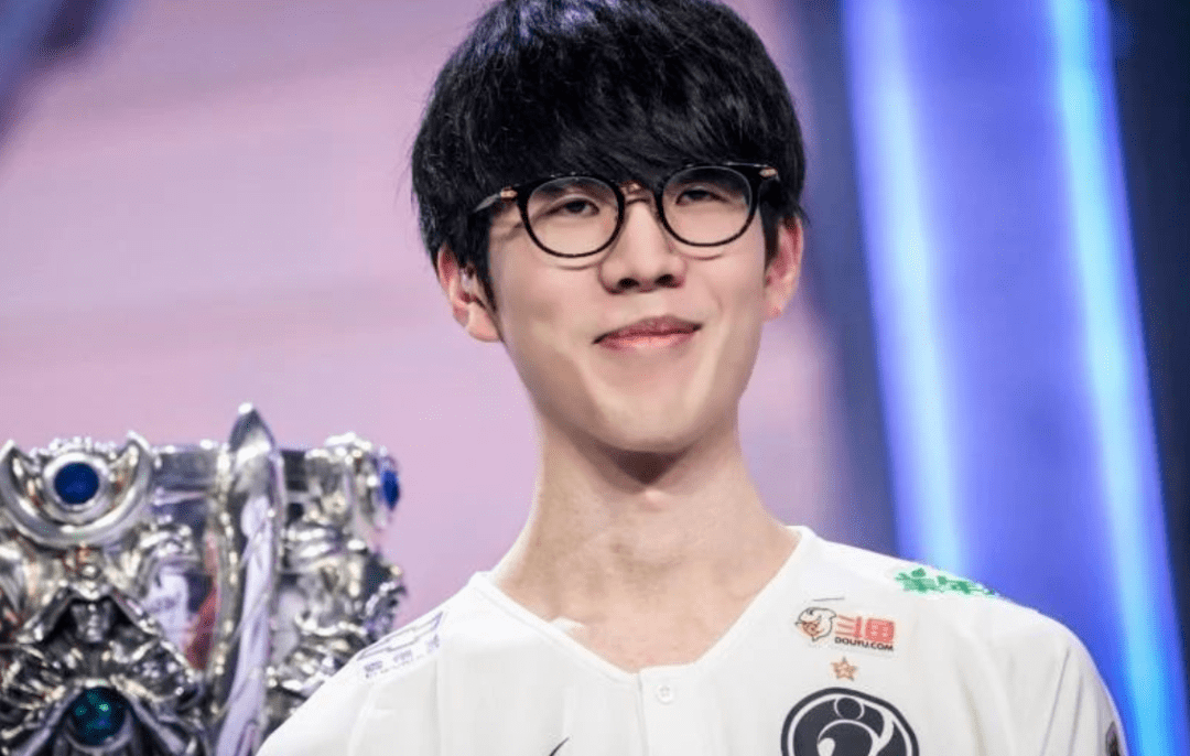 Theshy两场比赛买10个真眼！！Theshy开始重视视野了？？_wink