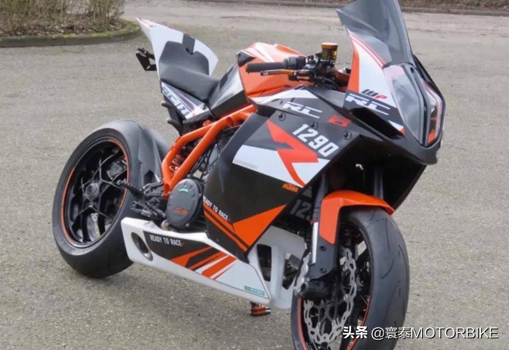 KTM终于憋不住放大招了？890cc V缸仿赛原型车曝光_车型