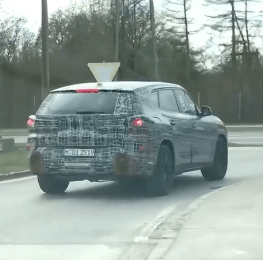宝马全新SUV X8 M再度现身，配4.4T插混系统年底亮相_搜狐汽车_搜狐网