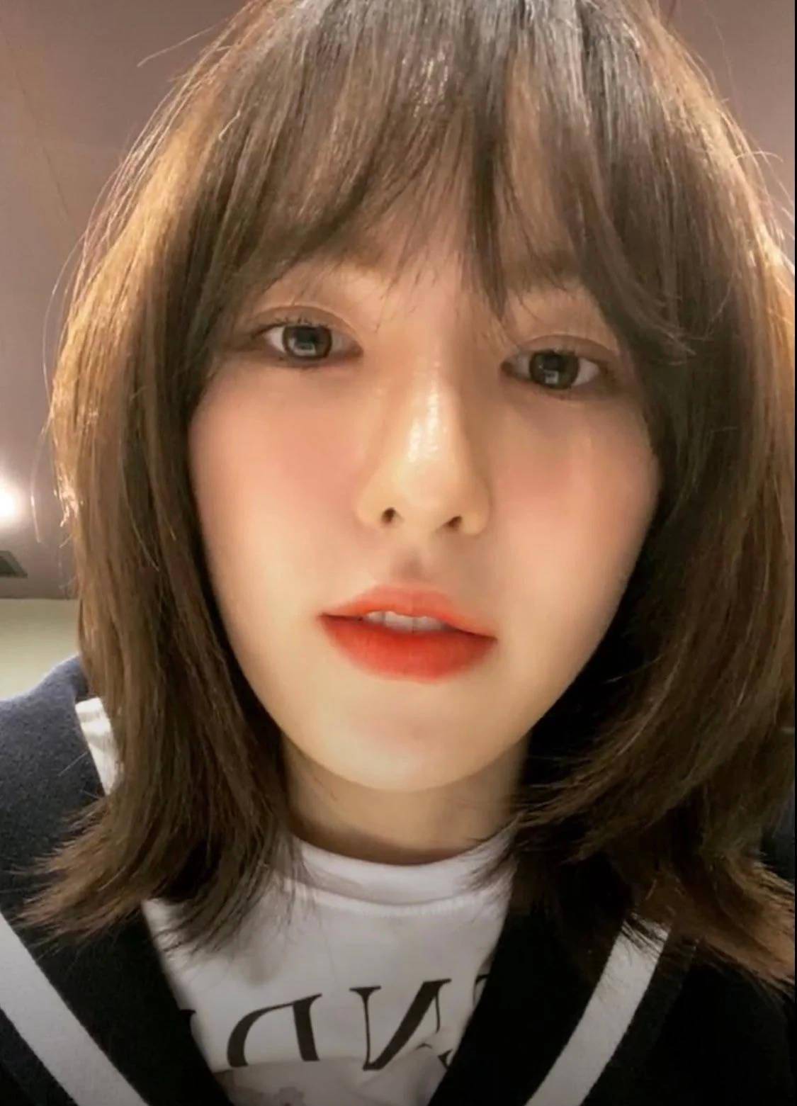 昨天直播中再次以Wendy cut出现的Wendy_Red