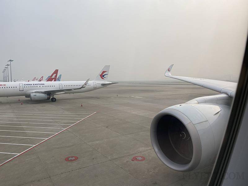 作为东航新款旗舰宽体机，A359的各种配置，真的算得上国内顶配_登机口
