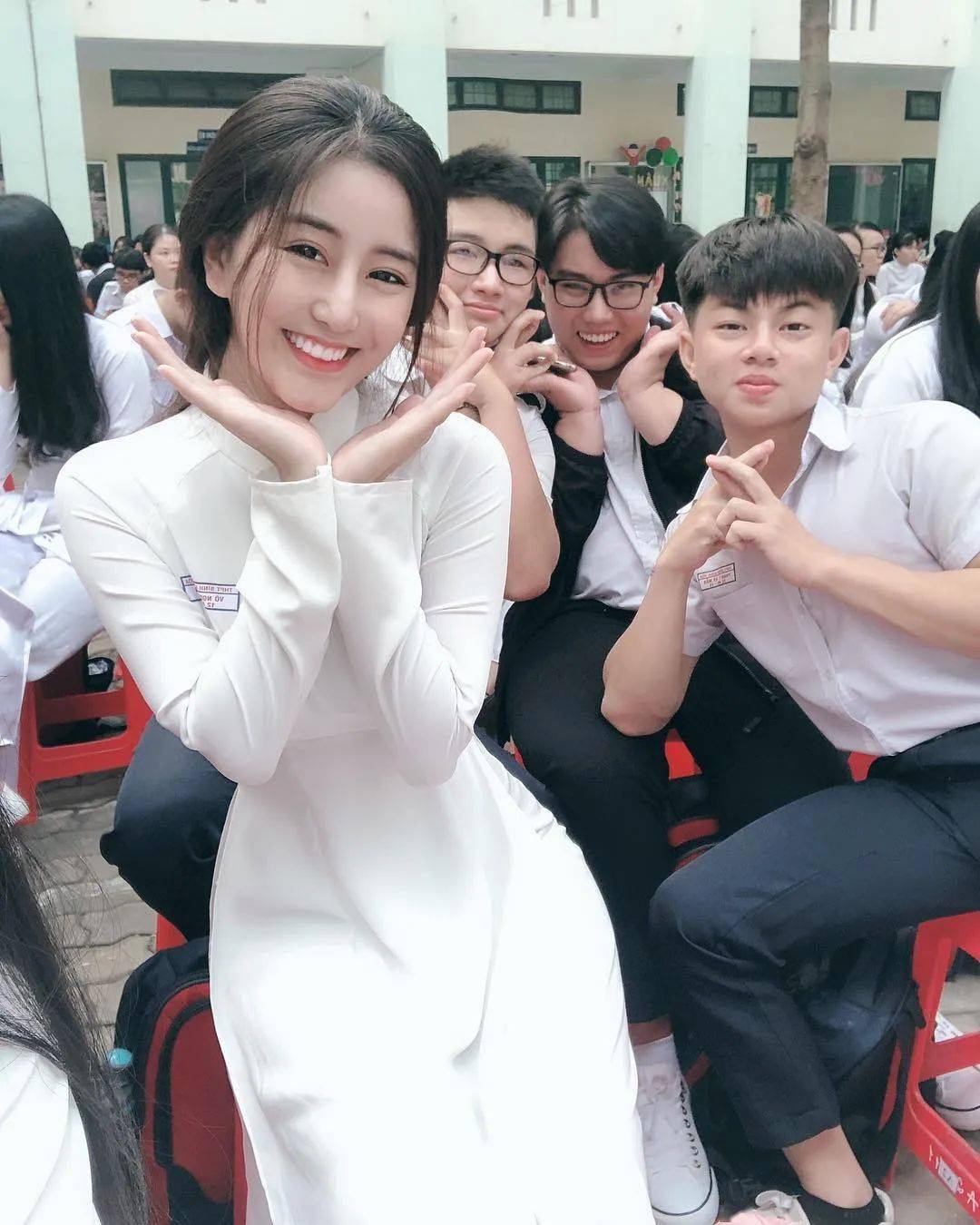 20岁“学妹”发育过猛遭围观,又纯又欲,我沦陷了身材
