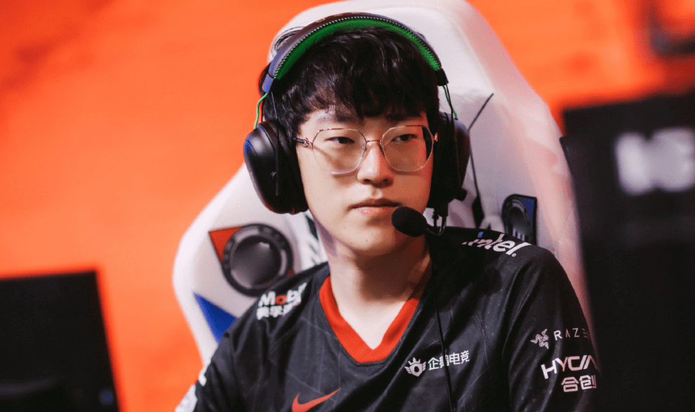 EDG轻取UP，豪取七连胜！解说米勒：Smlz这两把太惨了_Viper