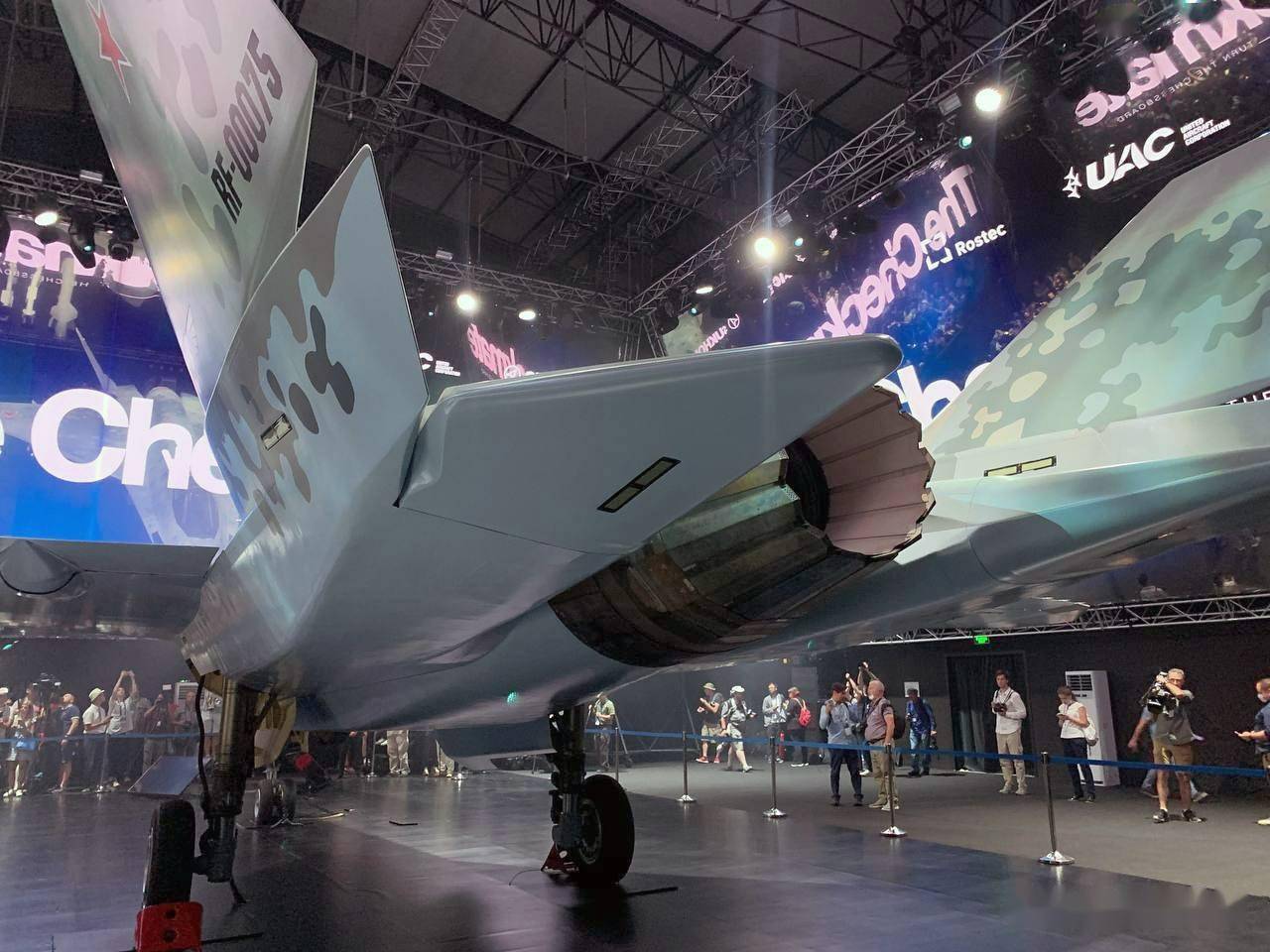 俄罗斯推出新一代轻型隐身战斗机，留给“鹘鹰”的时间不多了_飞机