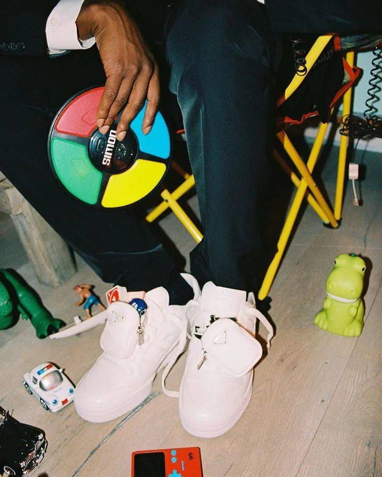 这波adidas x Prada要起飞？Asap Rocky上脚未市售新款终于不再拉胯！_阿迪