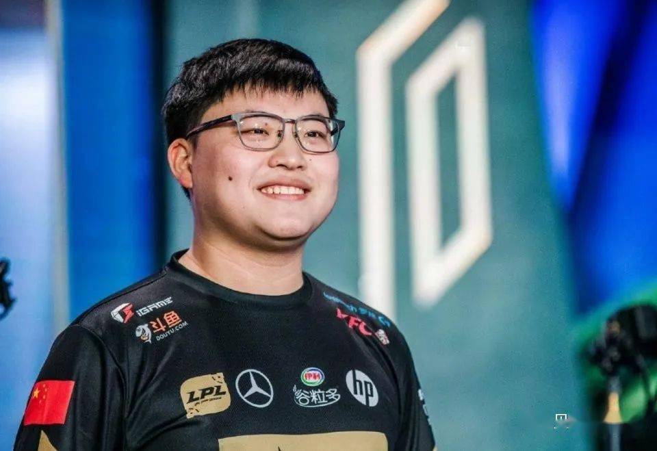 想要成为UZI那样的选手！T1 Gumayusi偶像是UZI，S赛UZI三大粉丝齐聚_职业