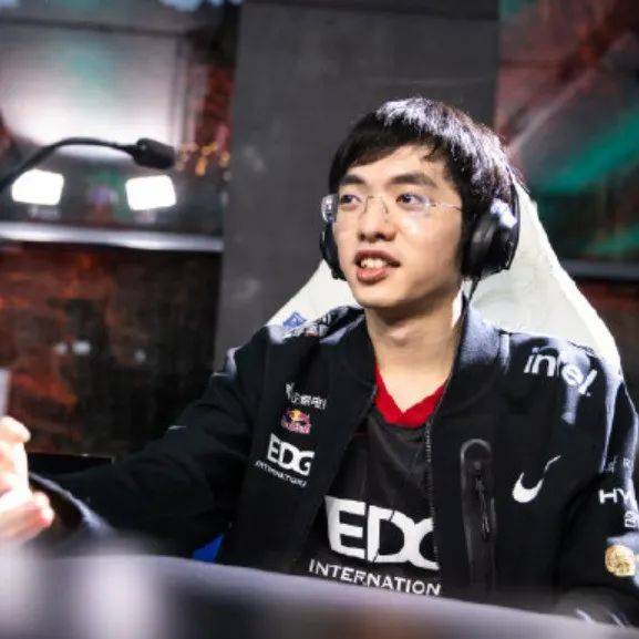 EDG圣枪哥“世一上”实锤，2项数据让黑粉沉默，Letme：感谢可汗_上单