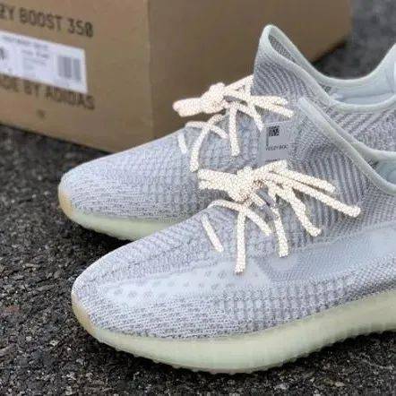 YEEZY BOOST 350 V2 三色双十一回归_Travis