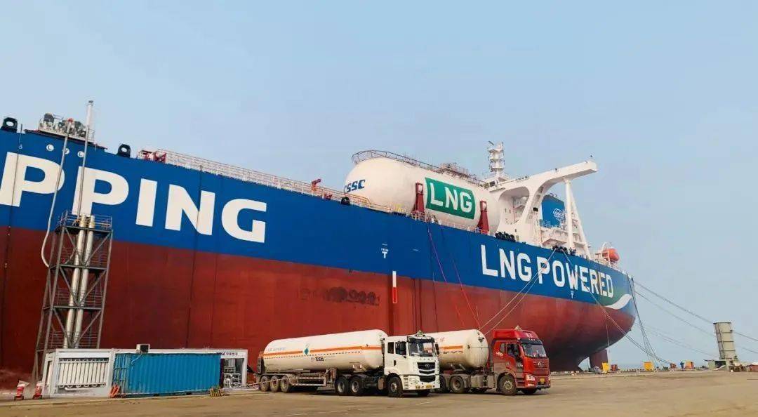 【明辉说油】全球首艘LNG双燃料VLCC完成LNG加注_大船_集团_中国